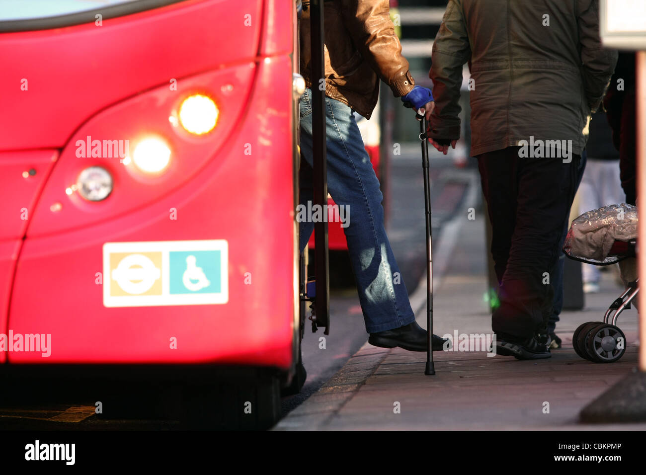 Passengers getting off a bus hi-res stock photography and images - Alamy