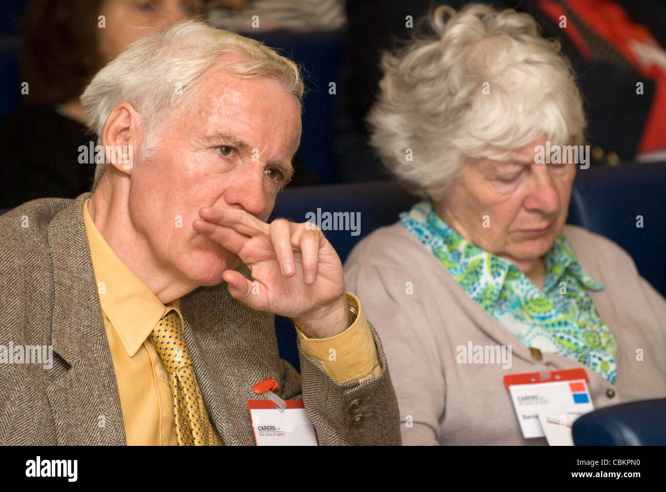 Elderly audience listening hi-res stock photography and images - Alamy