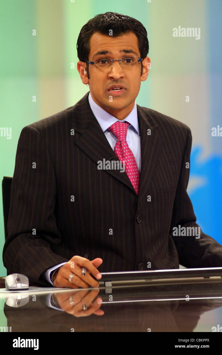 Al jazeera arabic channel anchor hi-res stock photography and images ...
