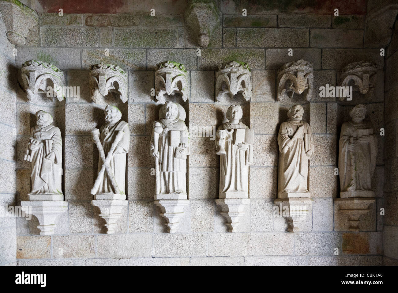 Statues of saints hi-res stock photography and images - Alamy