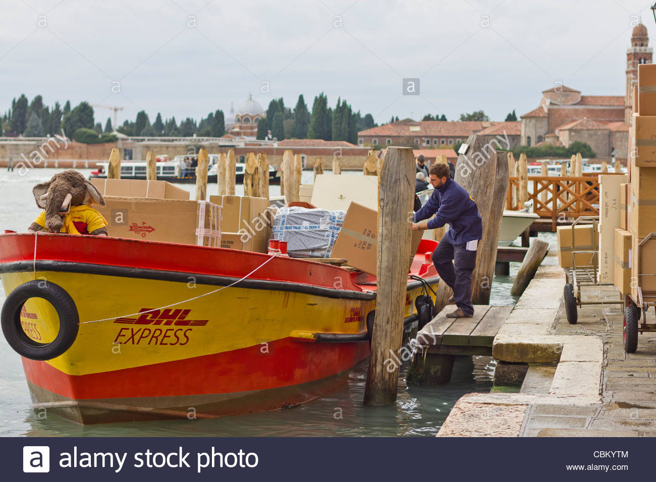 Dhl Express Stock Photos & Dhl Express Stock Images - Alamy