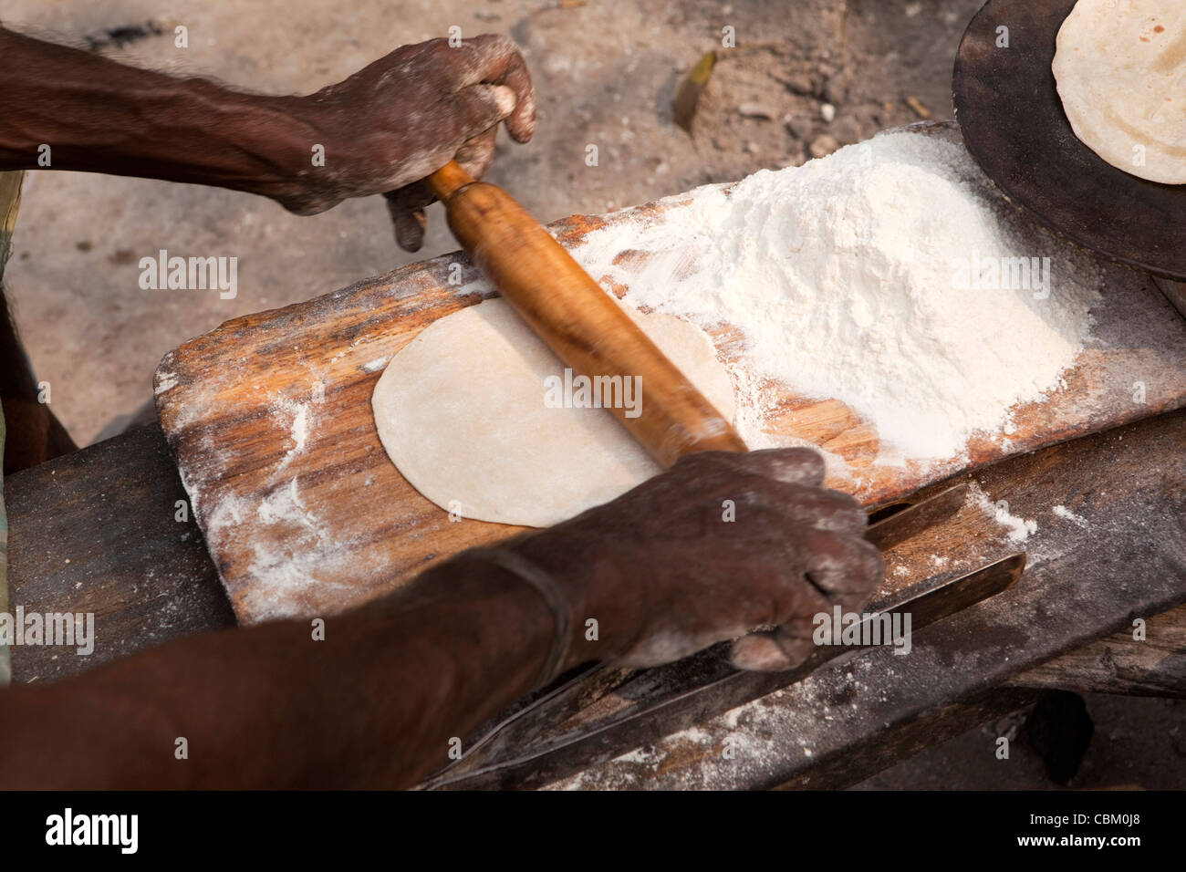 India, West Bengal, Kolkata, Esplanade, cooking, man rolling out tawa ...