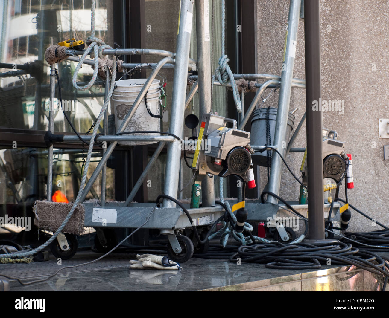 Scaffolding for cleaning high rise windows Stock Photo - Alamy