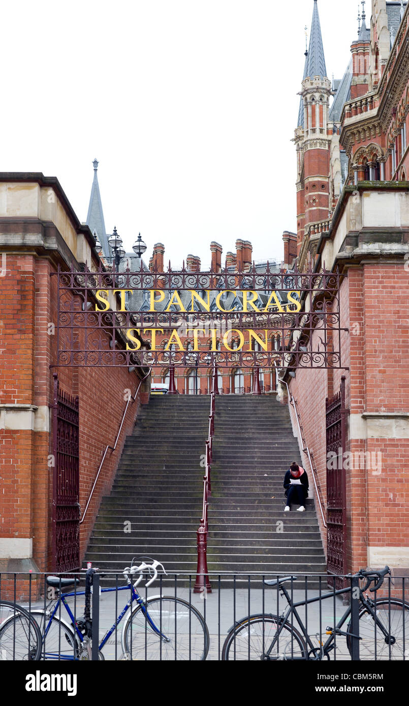 Sole victorian brick building hi-res stock photography and images - Alamy