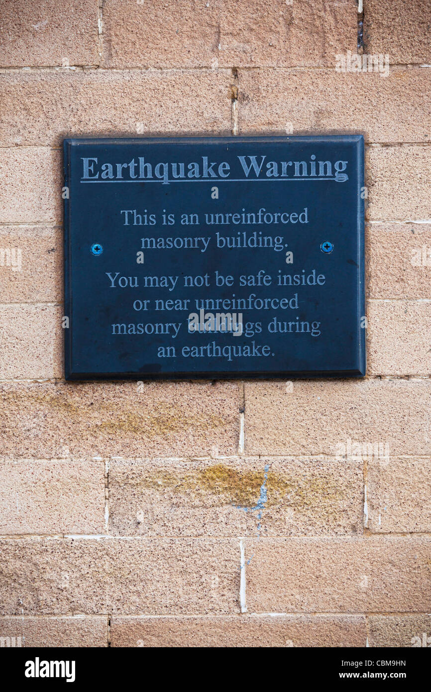 Earthquake warning sign hi-res stock photography and images - Alamy