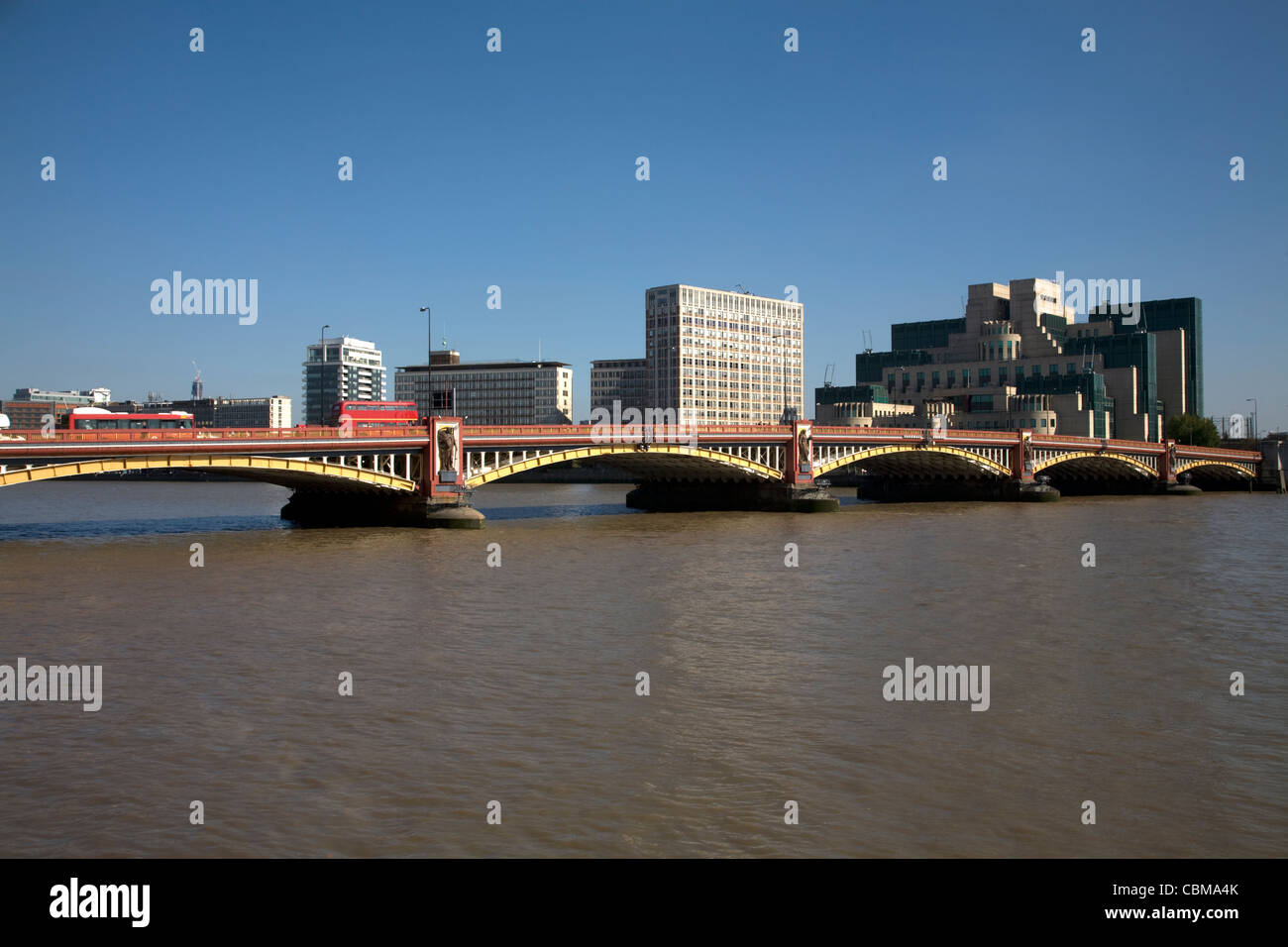vauxhall bridge river thames london england Stock Photo - Alamy