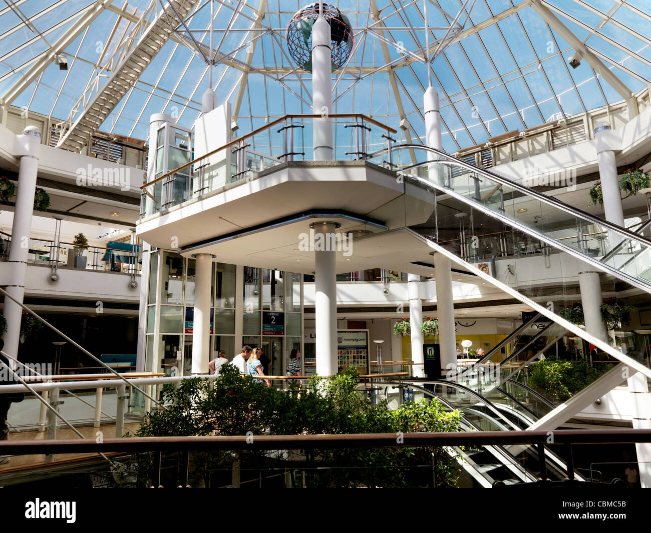 Sutton shopping centre hi-res stock photography and images - Alamy