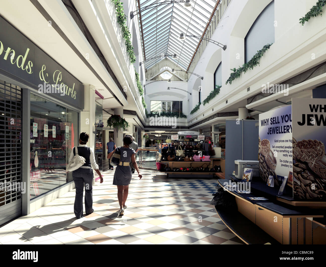 Women Shopping In St Nicholas Shopping Centre Sutton Surrey England ...