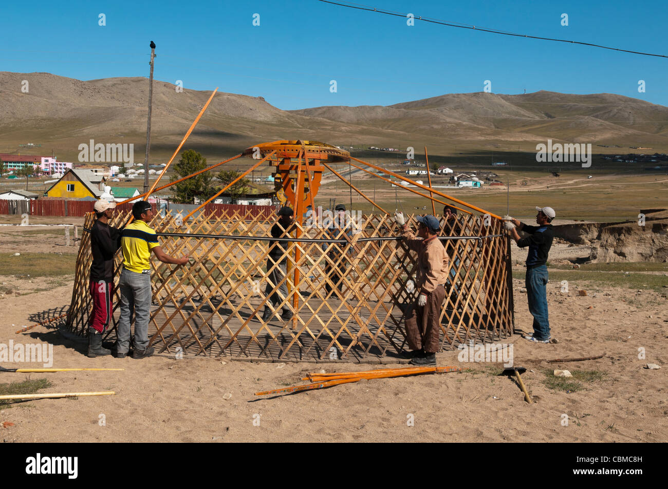 building a ger (yurt) in the Gobi Desert of Mongolia Stock Photo - Alamy