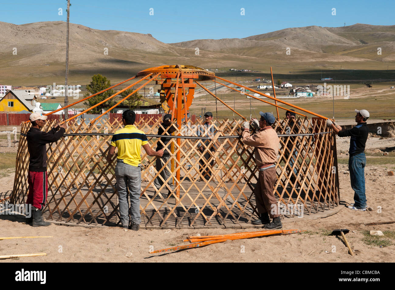 building a ger (yurt) in the Gobi Desert of Mongolia Stock Photo - Alamy