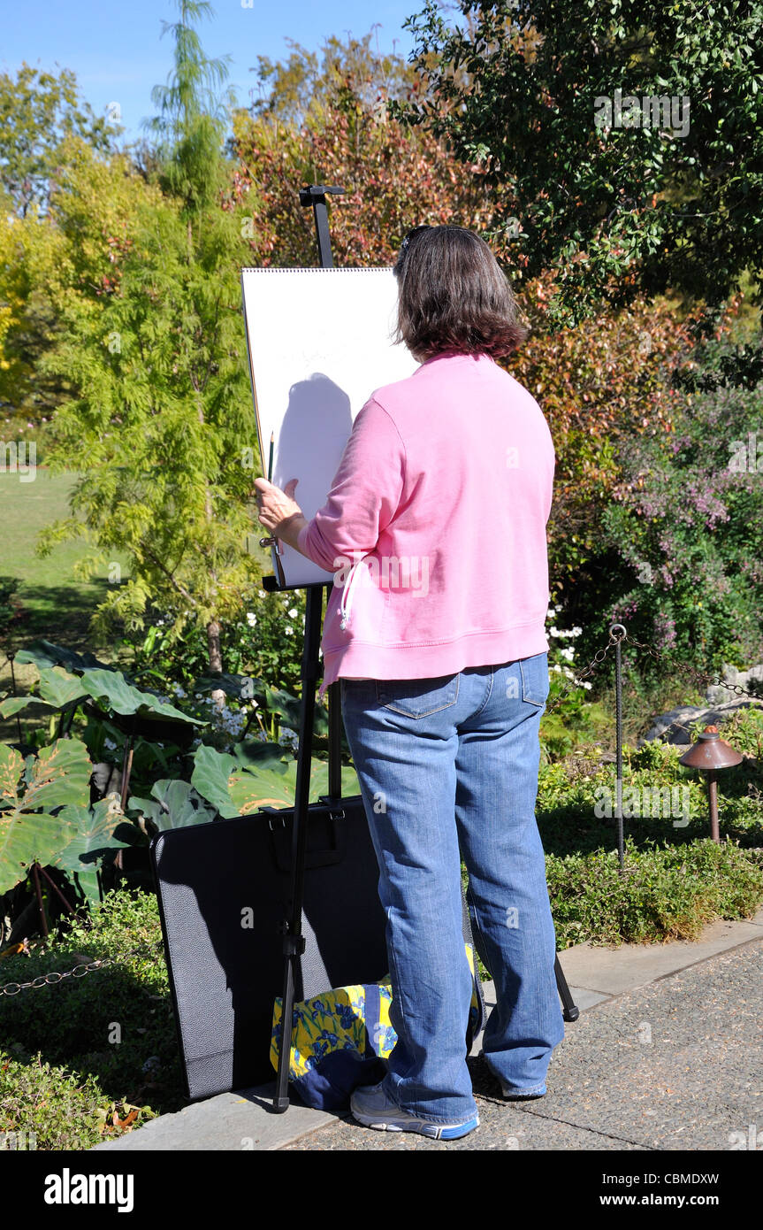 Artist in park hi-res stock photography and images - Alamy