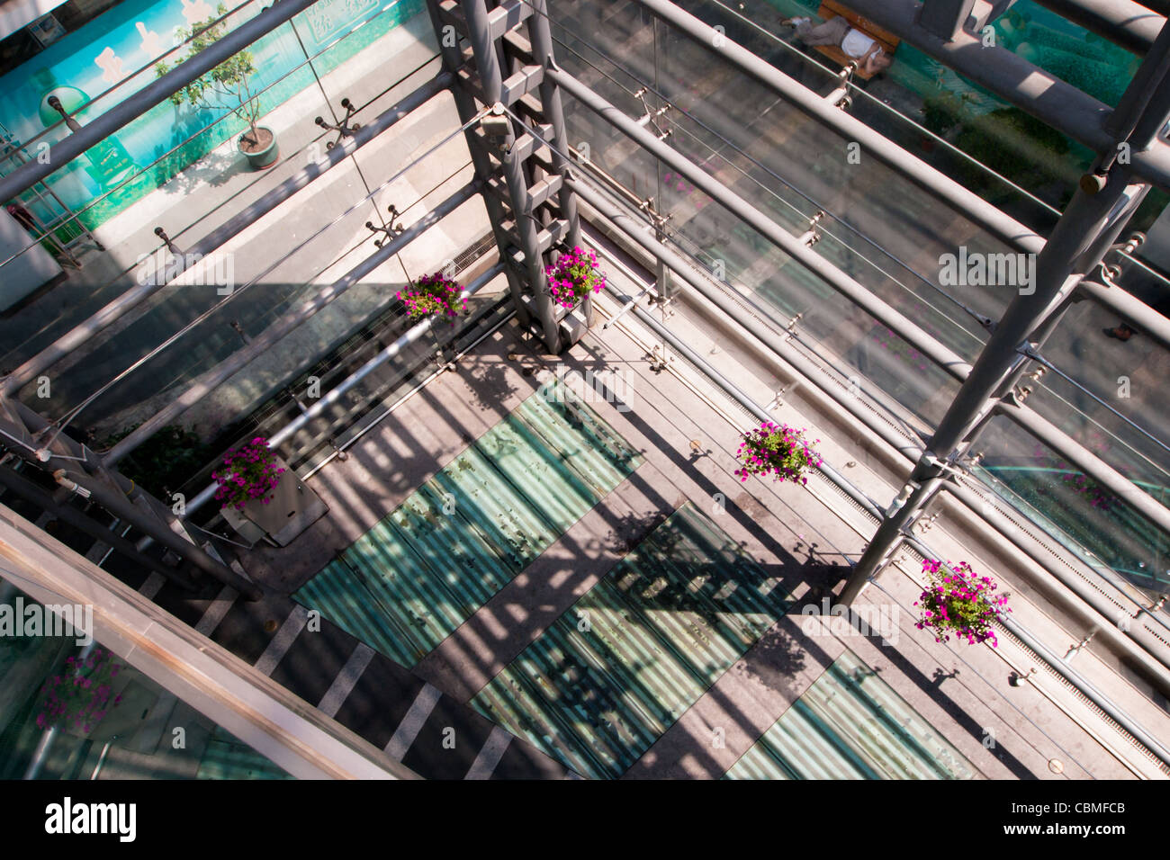 Glass atrium looking down hi-res stock photography and images - Alamy
