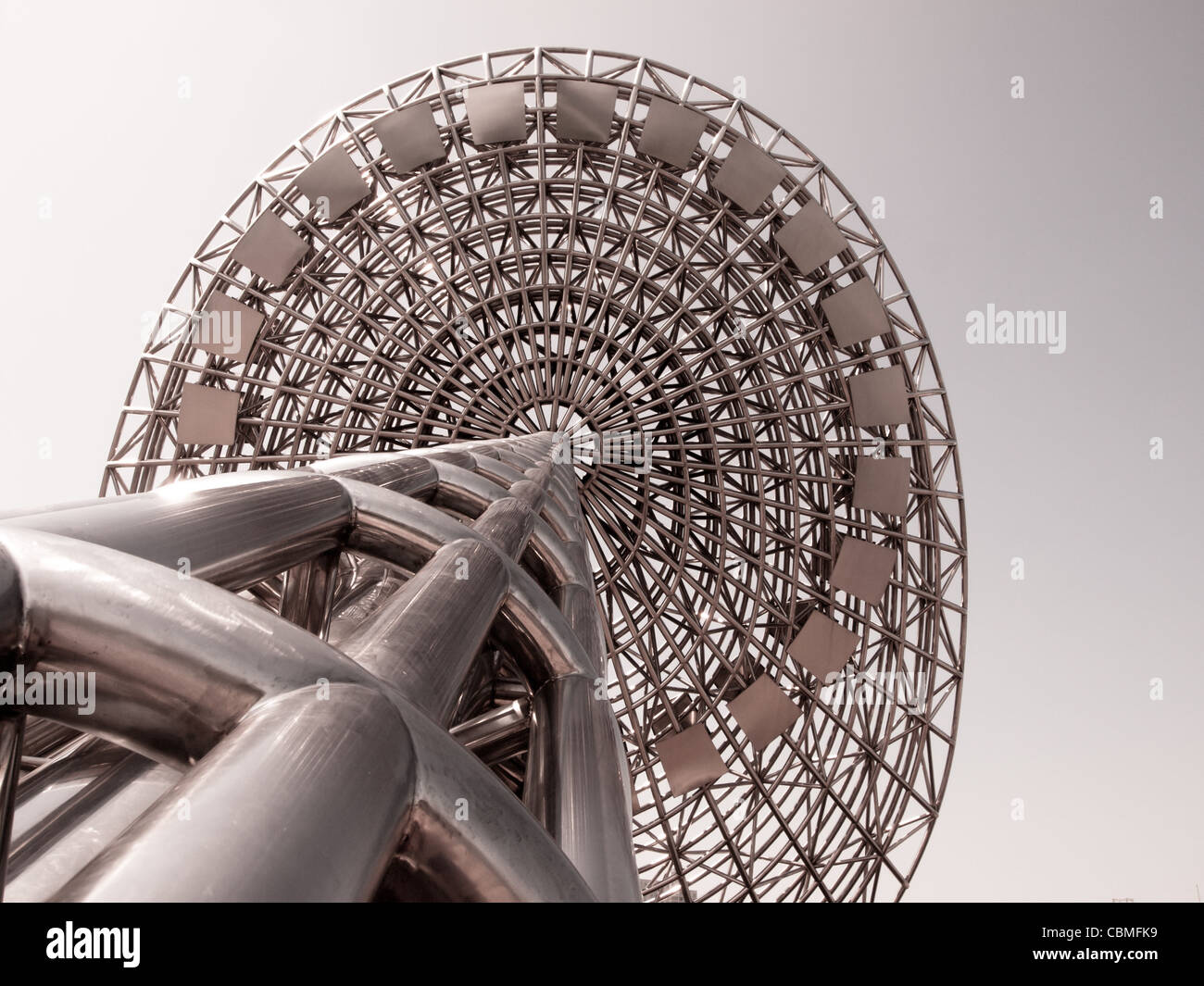 Sundial on modern building hi-res stock photography and images - Alamy
