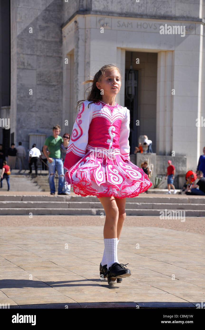 Girls irish dancing hi-res stock photography and images - Alamy