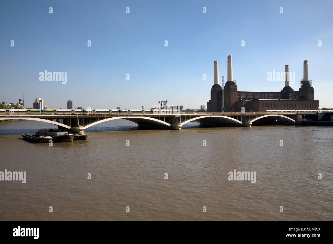 grosvenor railway bridge river thames london england Stock Photo - Alamy