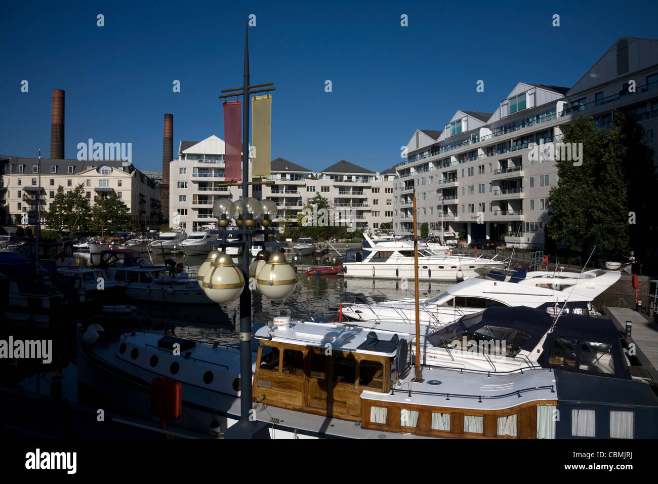 Chelsea harbour hi-res stock photography and images - Alamy