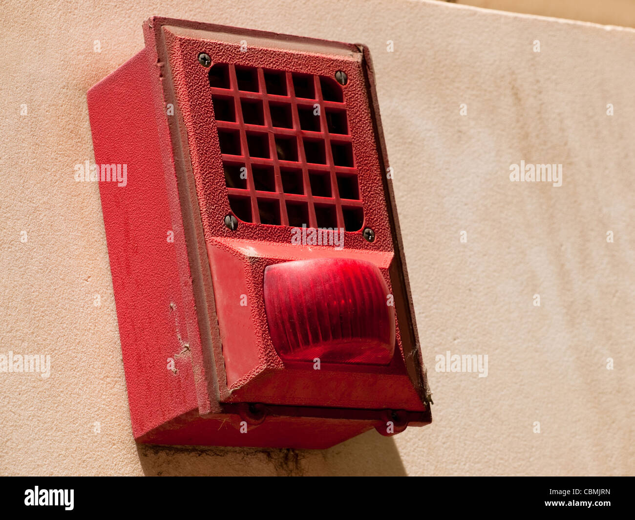 Wall mounted fire alarm Stock Photo - Alamy