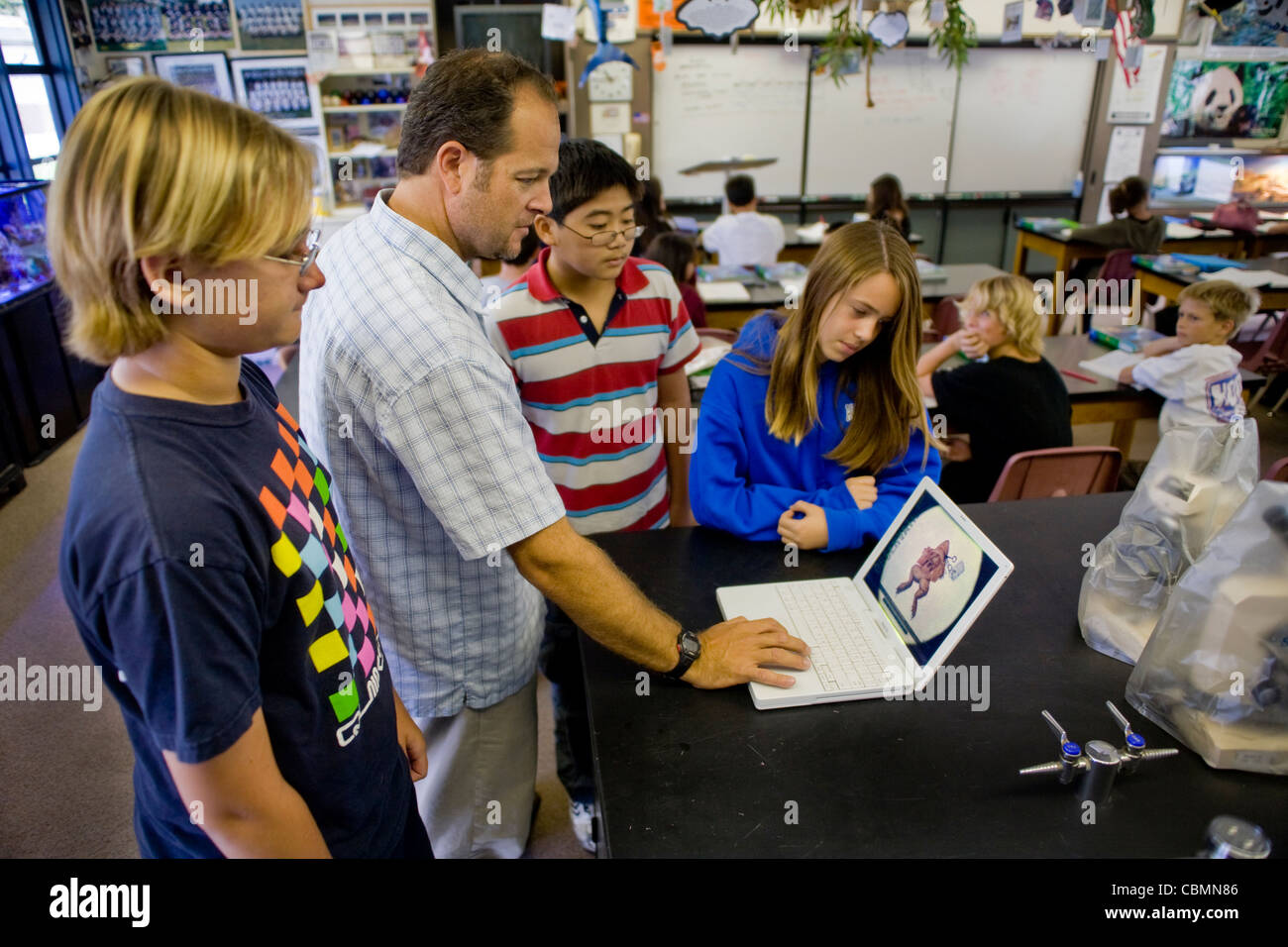 A California middle school biology teacher shows his students an E-tour ...