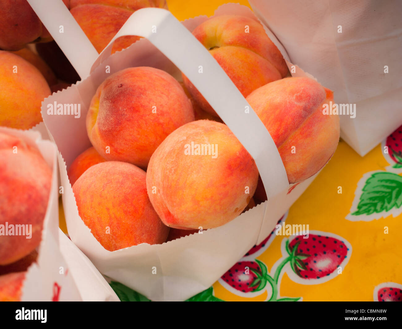 Peaches for sale at a farmer's market Stock Photo - Alamy