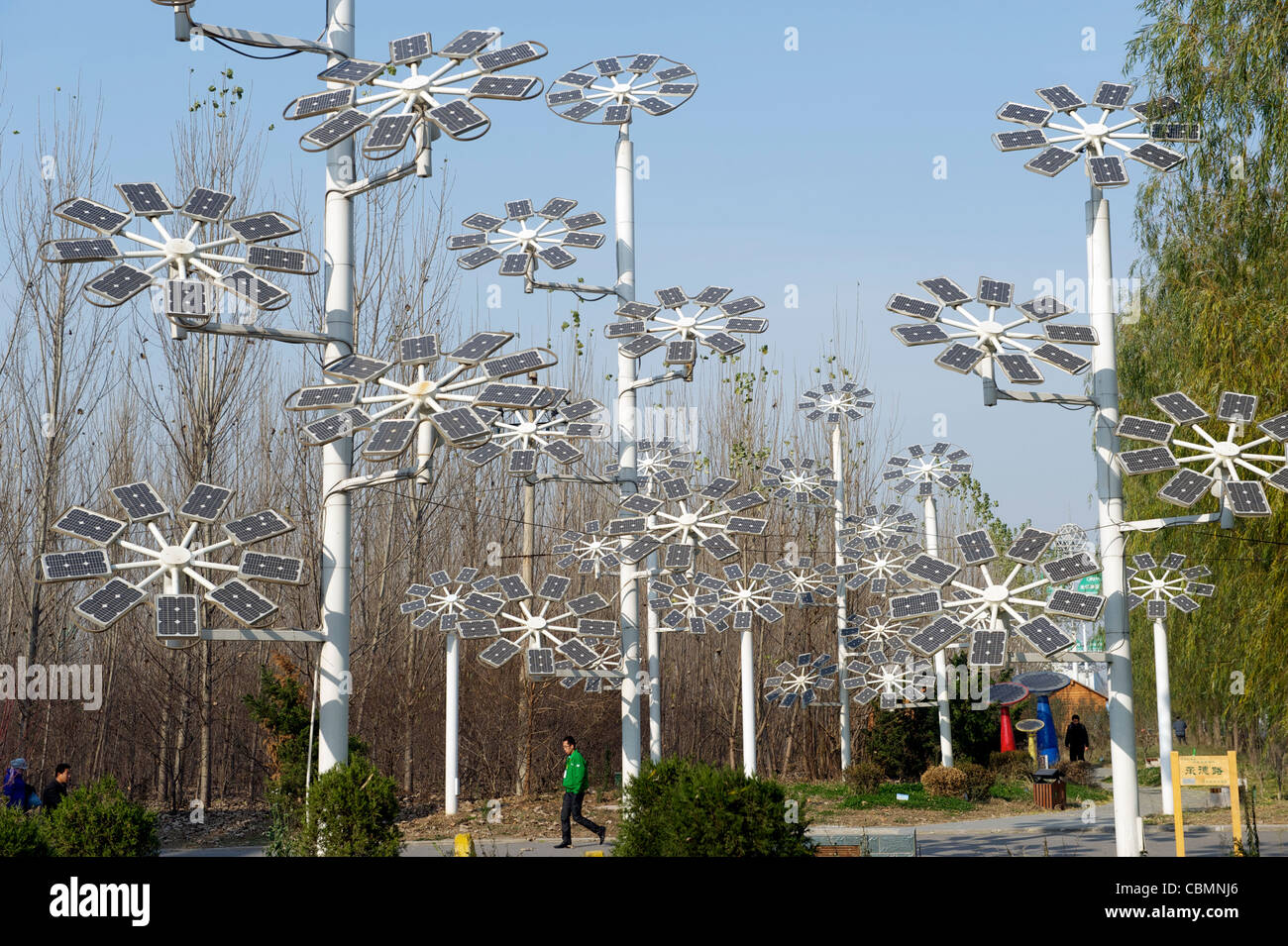 Solar street lights in "Solar Valley", Dezhou, Shandong province, China ...