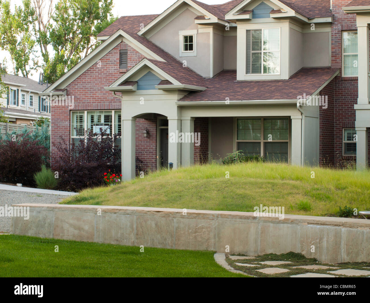 A row of townhomes Stock Photo - Alamy