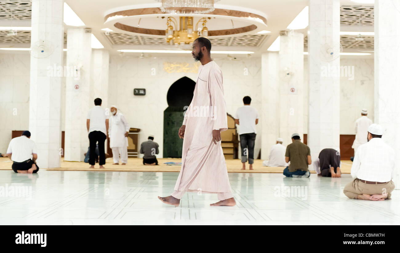 Kowloon mosque islam walking praying hi-res stock photography and ...