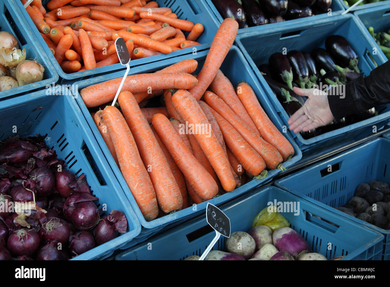 Boxes of vegetables on sale in a Dutch market place Stock Photo - Alamy