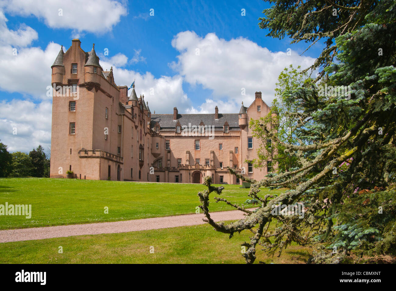 Fyvie castle hi-res stock photography and images - Alamy