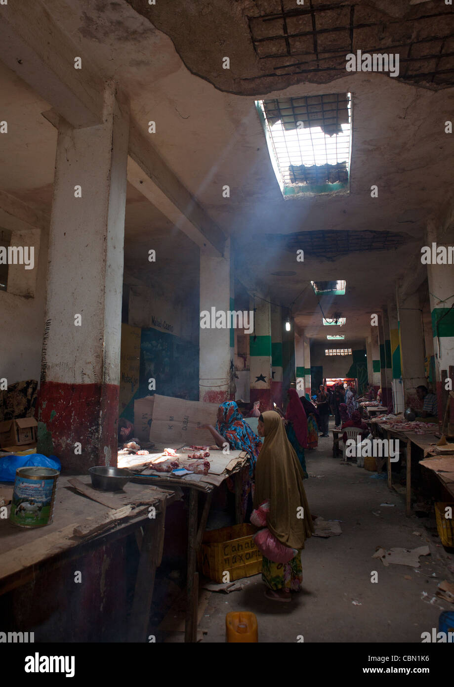 Women Shopping Food At Hargeisa Market In Hargeisa Somaliland Stock ...