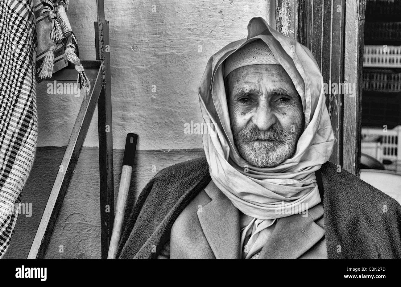Old local colorful Arab portrait of local man in Douz in Sahara Desert ...