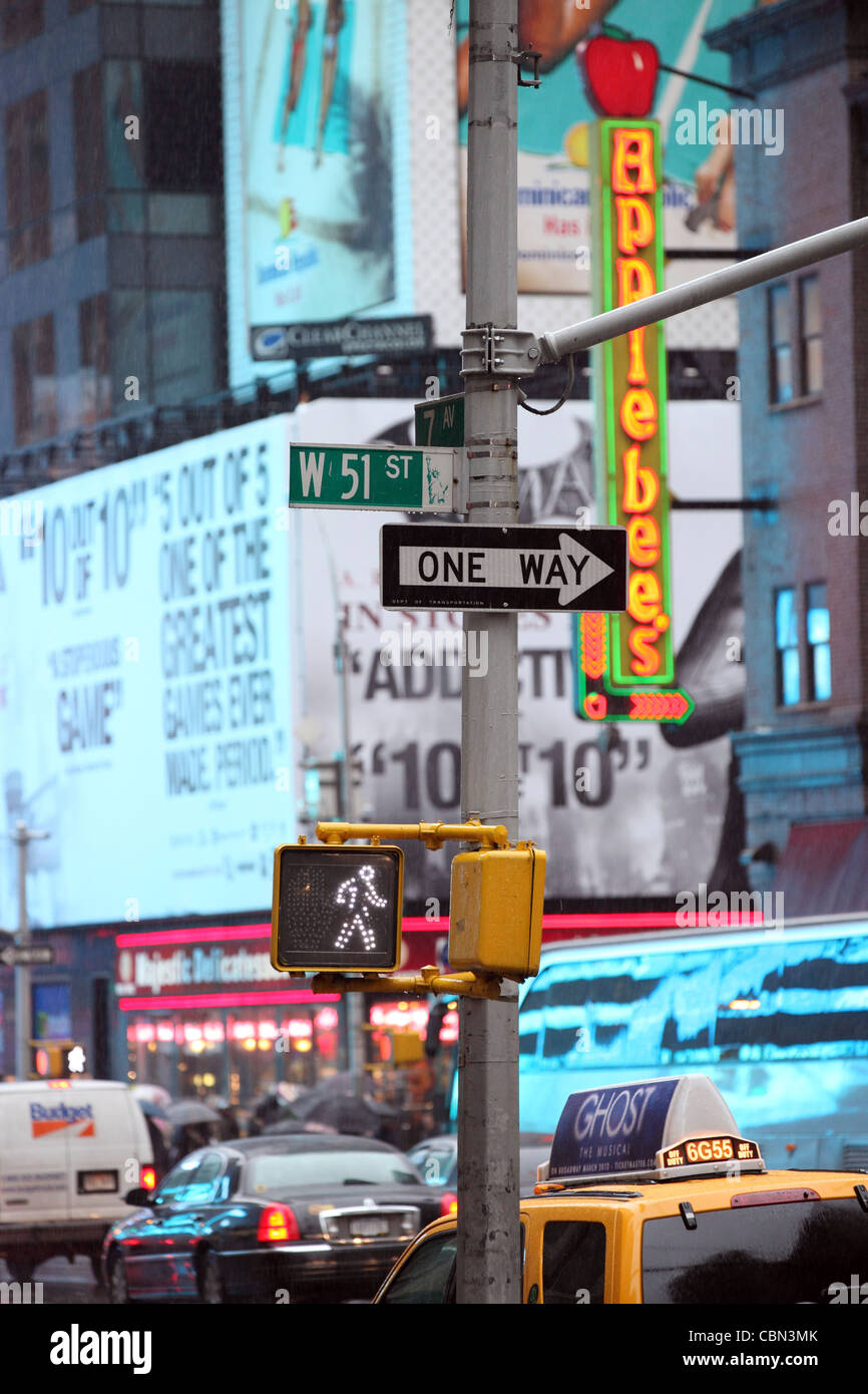 Manhattan traffic sign hi-res stock photography and images - Alamy