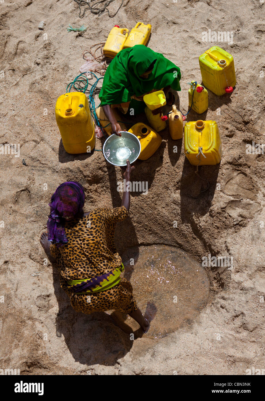 Women taking water from well hi-res stock photography and images - Alamy