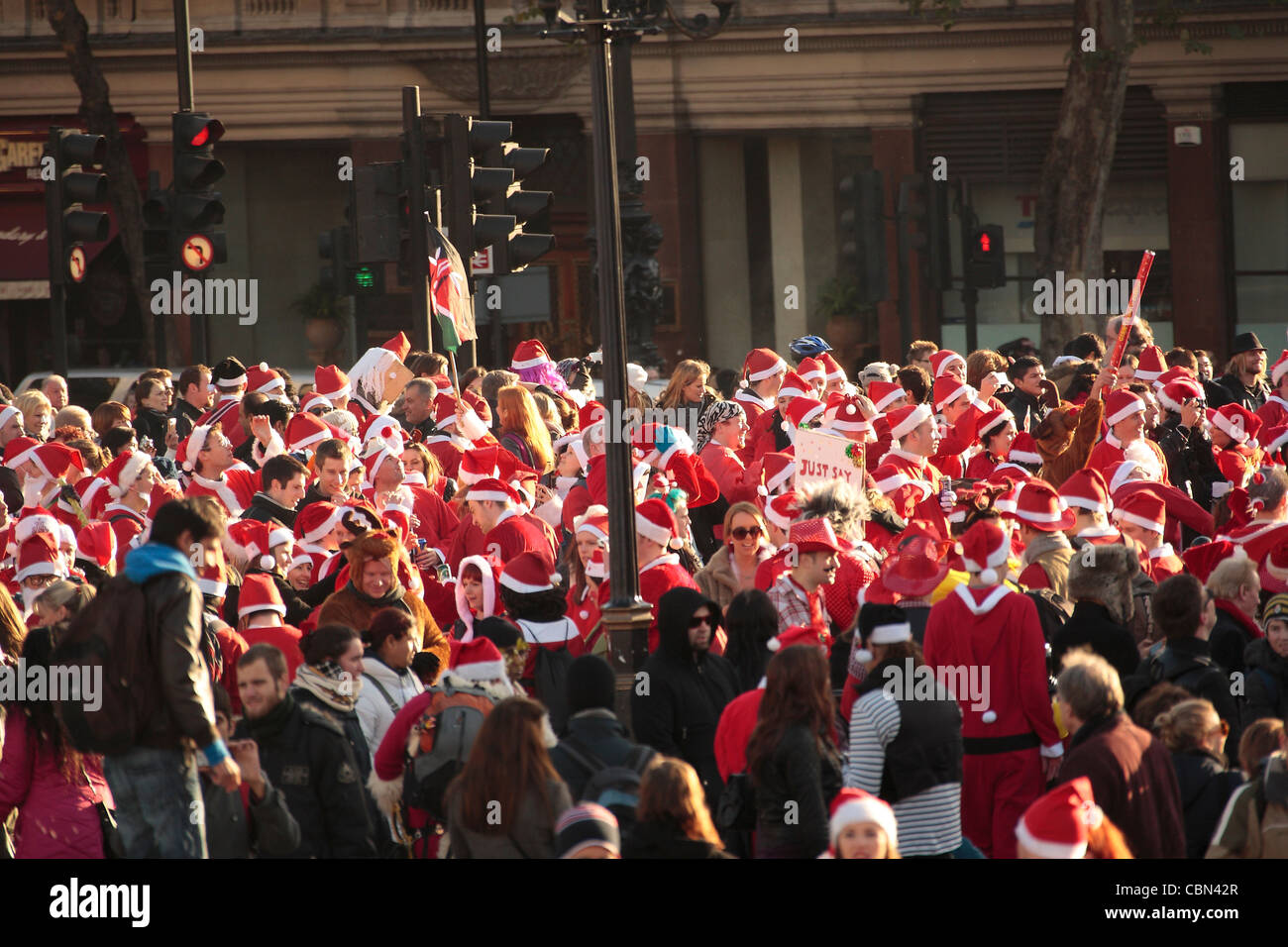 Santa flash mob hi-res stock photography and images - Alamy