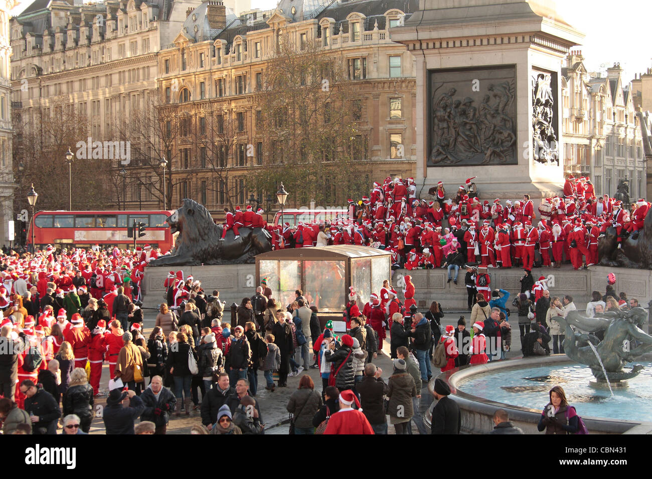 Santa flash mob hi-res stock photography and images - Alamy