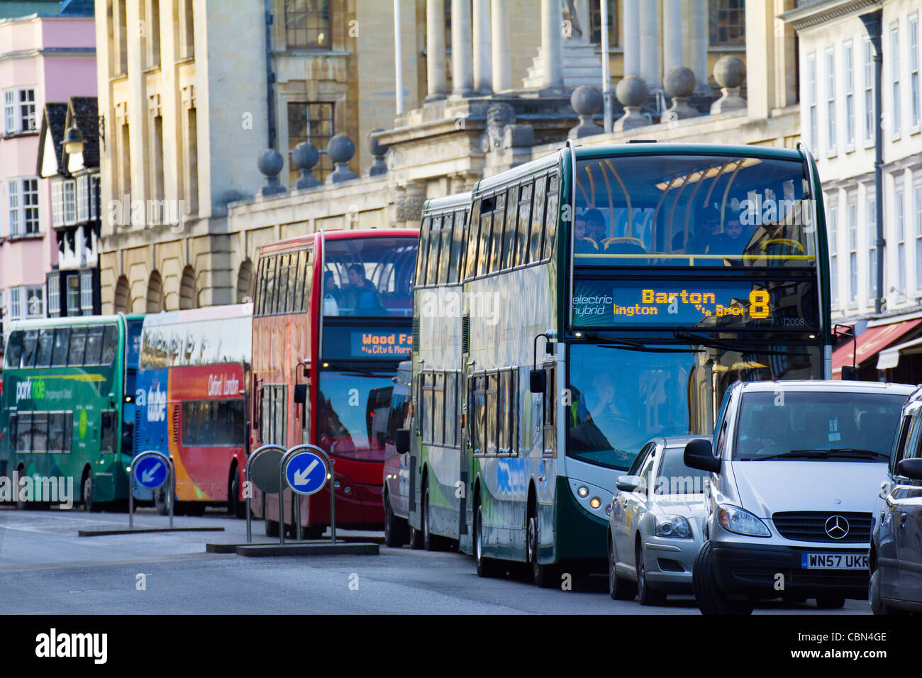 Busses in queue hi-res stock photography and images - Alamy
