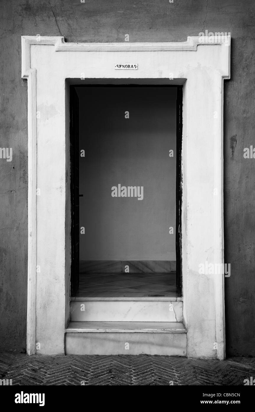 Ladies toilet door hi-res stock photography and images - Alamy