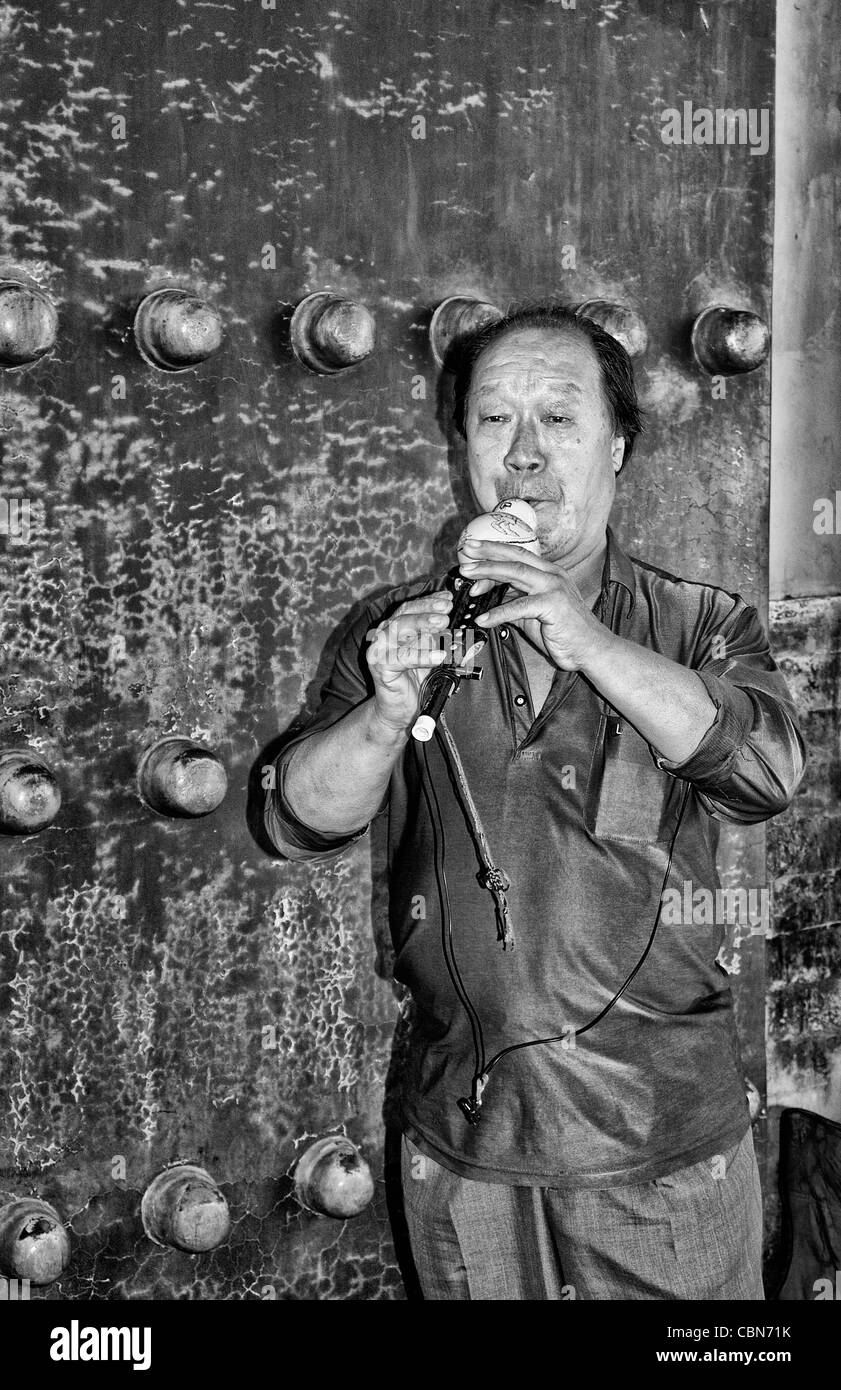 China Beijing Local man plays ancient flute for tourists in Beijing ...