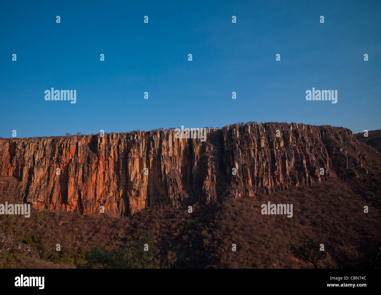 Cliff road hi-res stock photography and images - Alamy