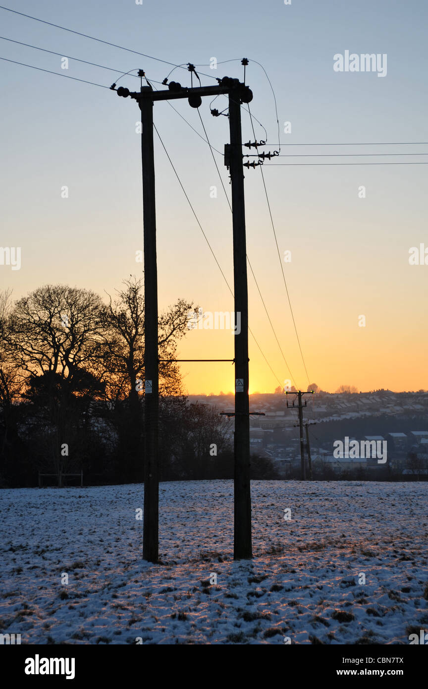 Electricity wires sunset hi-res stock photography and images - Alamy