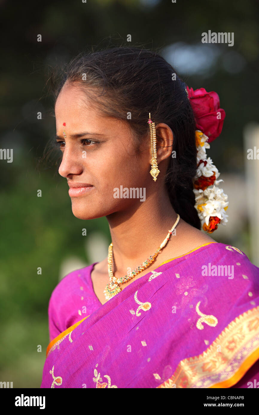 Indian lady profile sari jewelery hi-res stock photography and images ...