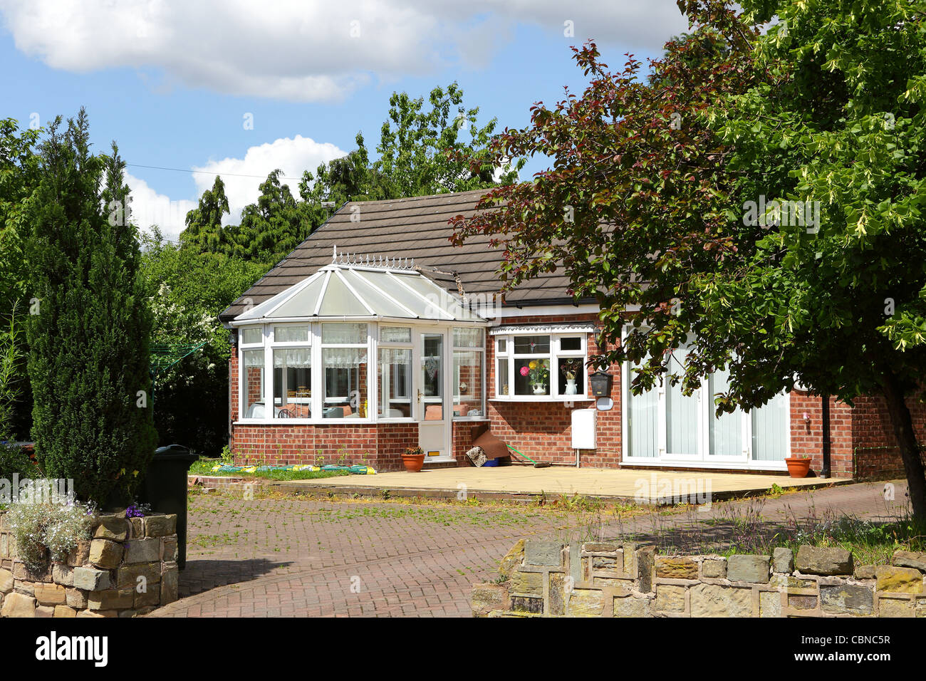 Classic house front garden hi-res stock photography and images - Alamy