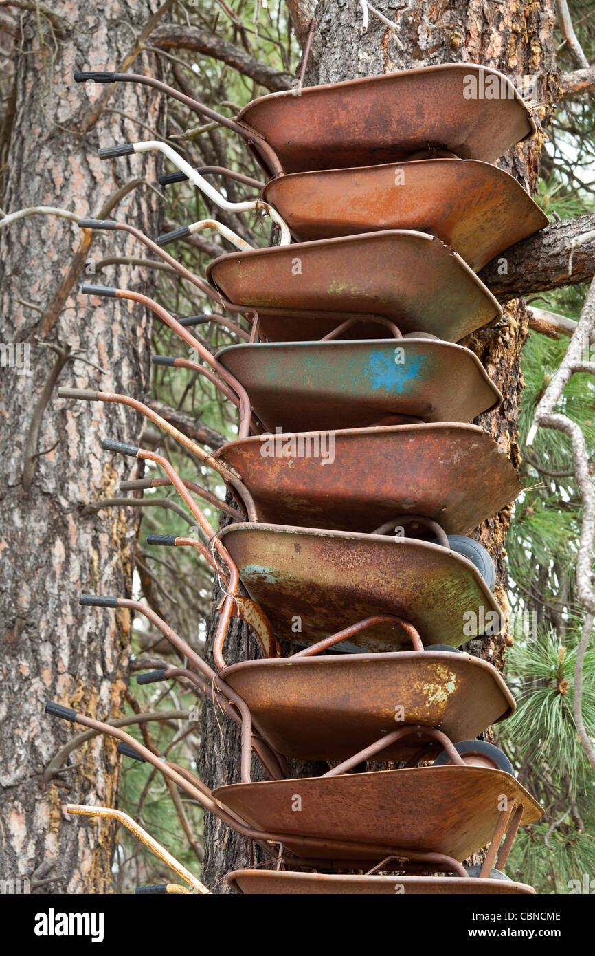Old wheelbarrows hi-res stock photography and images - Alamy