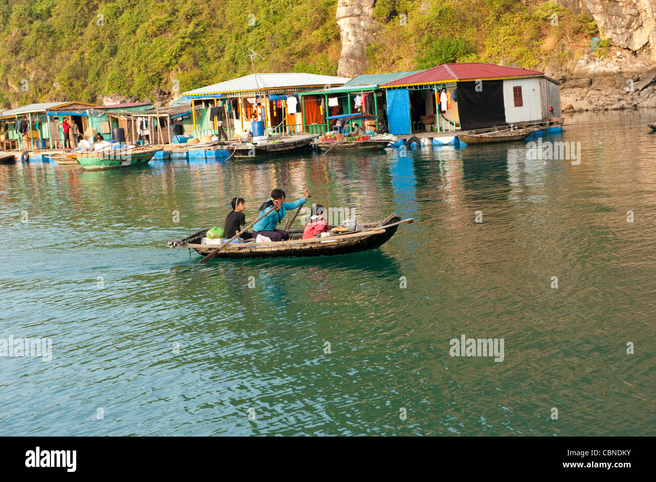 Vung Vieng (Vong Vieng) Floating Village Vietnam Stock Photo - Alamy