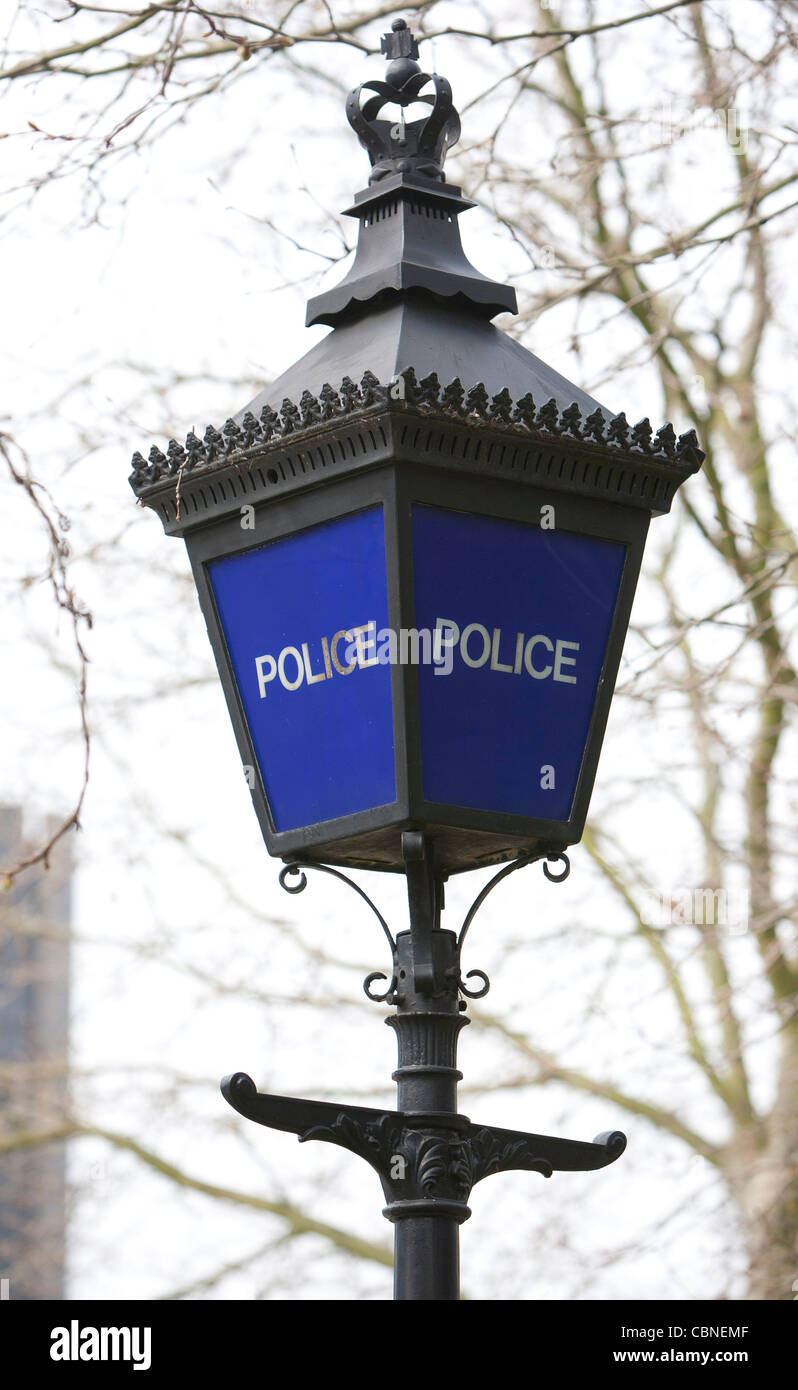 Police light outside Croydon Police Station. Picture by James Boardman ...