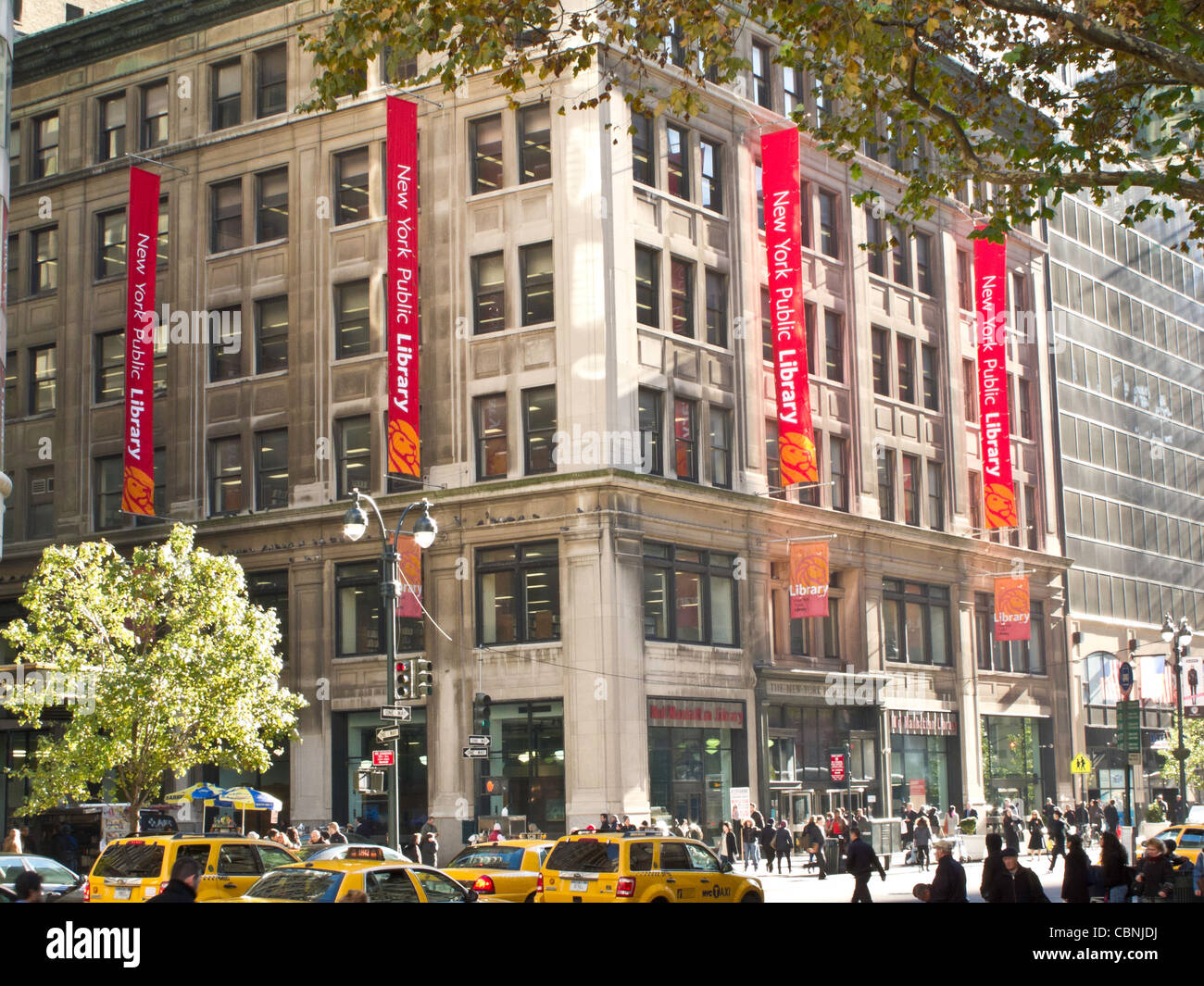 Mid-Manhattan Library, 455 Fifth Avenue at 40th Street, NYC Stock Photo ...