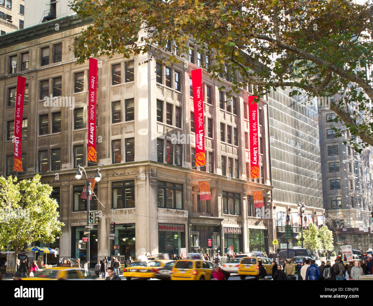 Mid-Manhattan Library, 455 Fifth Avenue at 40th Street, NYC Stock Photo ...