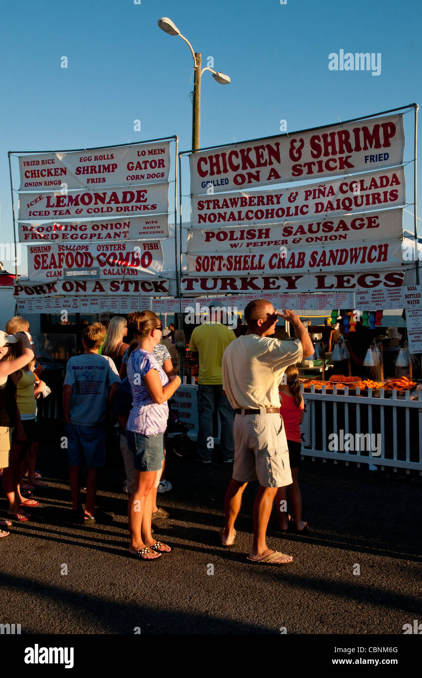 Beach patron sign hi-res stock photography and images - Alamy
