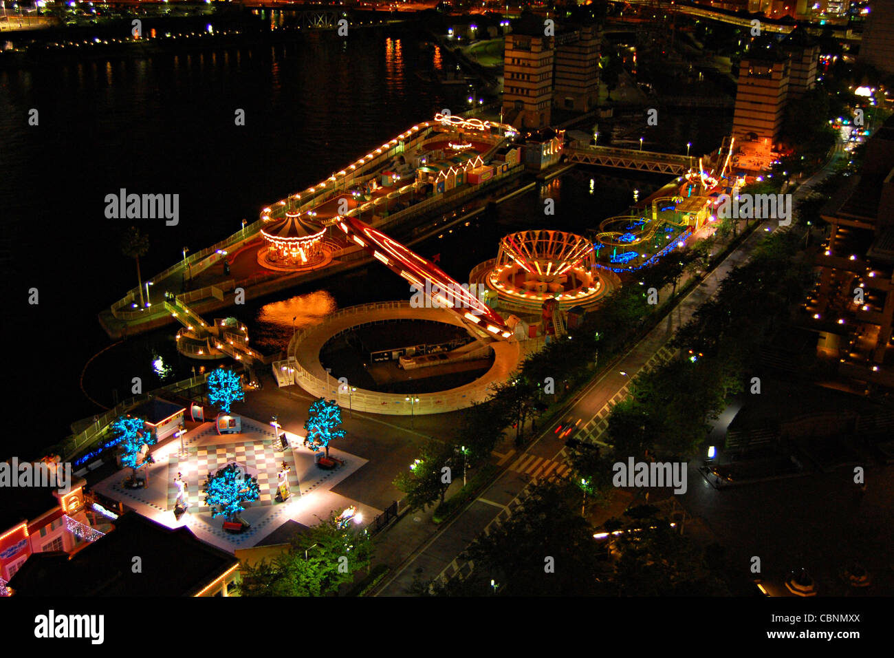 Cosmo World Amusement Park at night, Minato Mirai, Yokohama, Japan ...