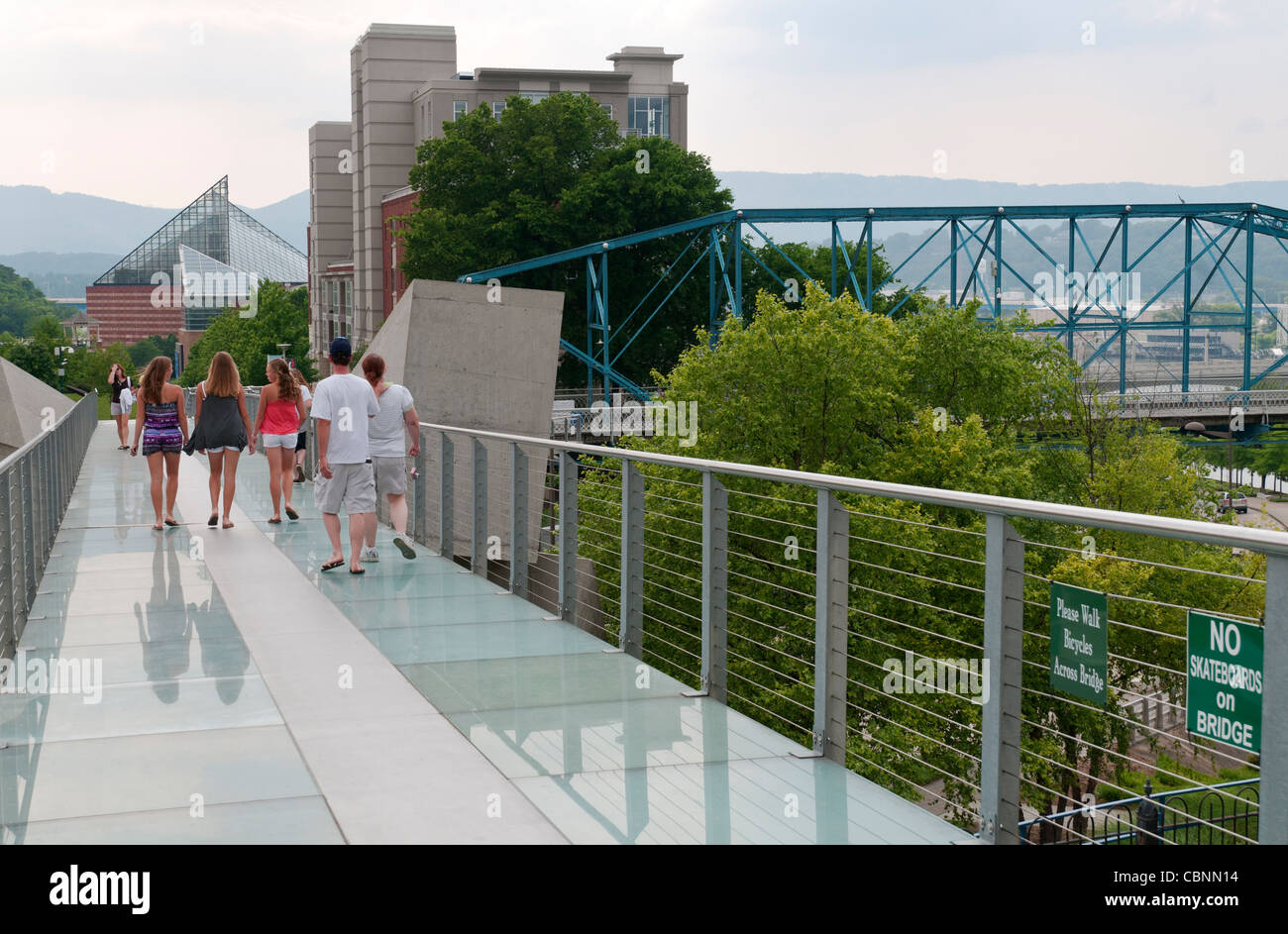 Tennessee, Chattanooga, pedestrian bridge from Hunter Museum of ...
