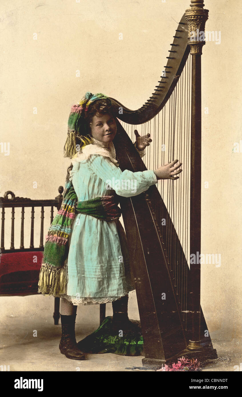 Play the harp hi-res stock photography and images - Alamy